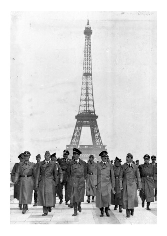 Photo Hitler sous la Tour Eiffel - Photos Gratuites à Imprimer - Photo ...